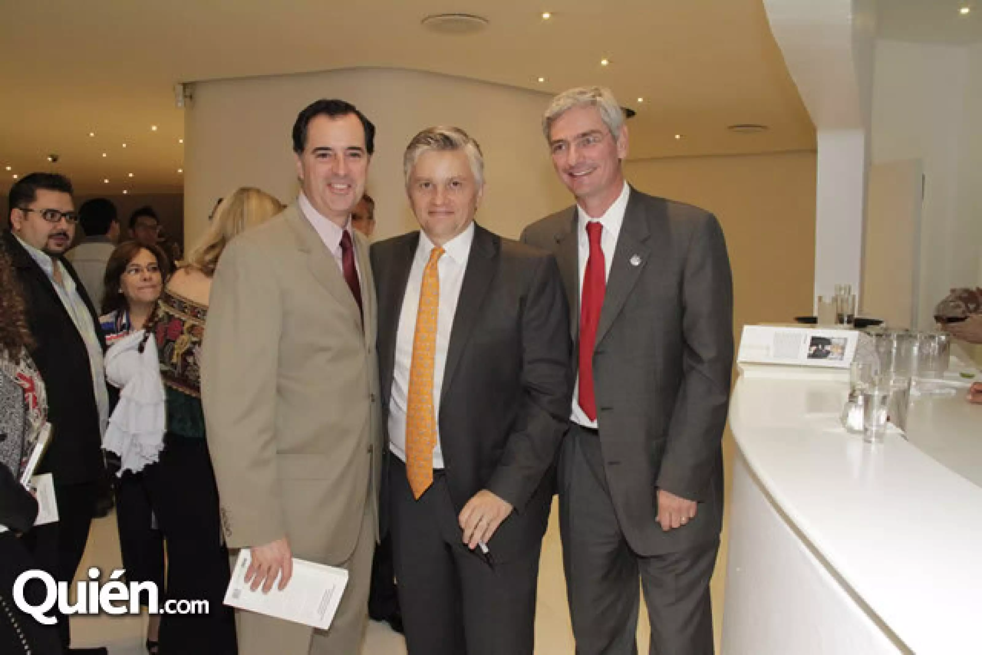 John Sutcliffe presenta libro