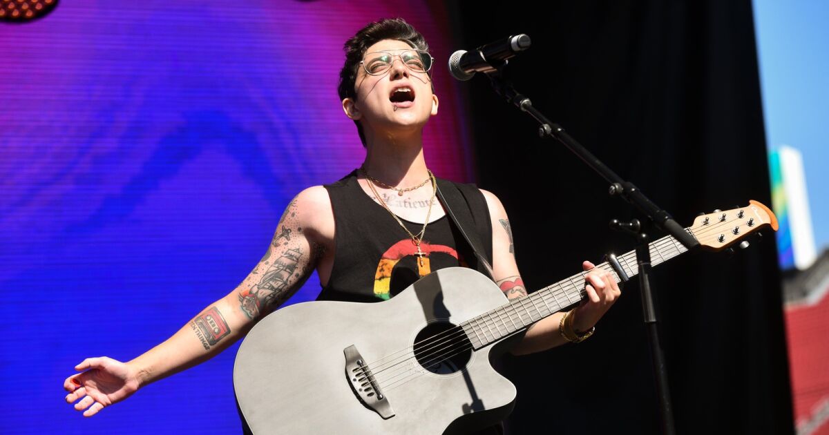 10 músicos trans y no-binarios que necesitas en tu playlist