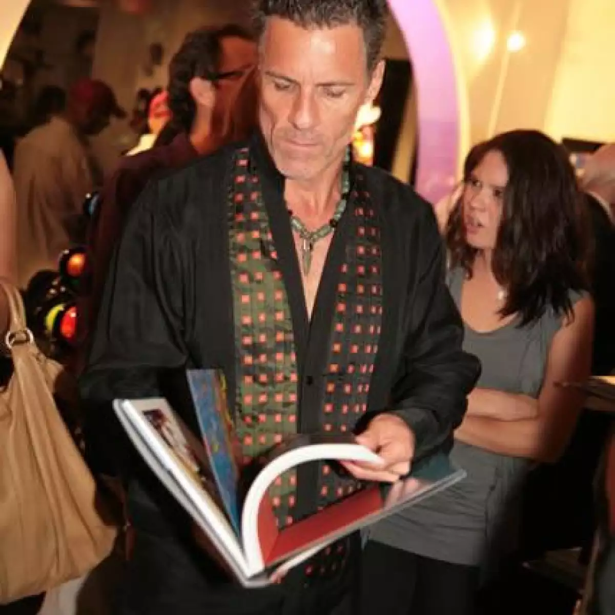 Marc y Renata Pariente en exposición de Romero Britto