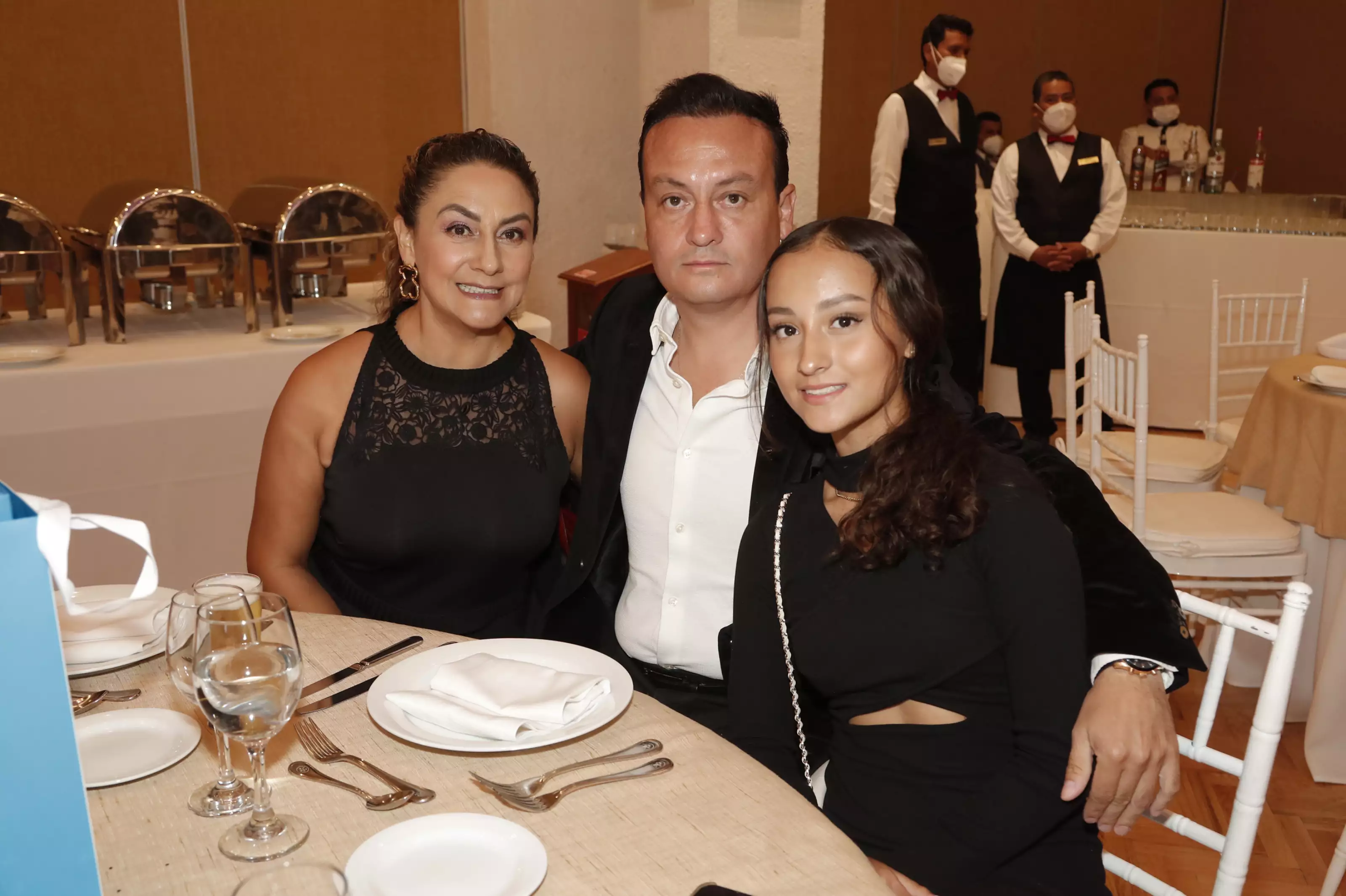 Alex Basteri, hermano de Luis Miguel, celebra sus 50 años junto a ...