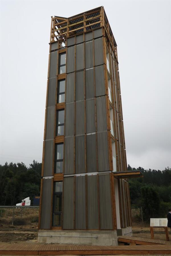 Es la torre de madera más alta de América Latina y es de vivienda social