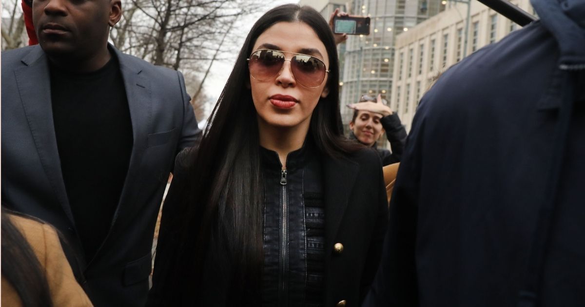 Emma Coronel se suma al trend 2016 y publica foto inédita del año de la ...