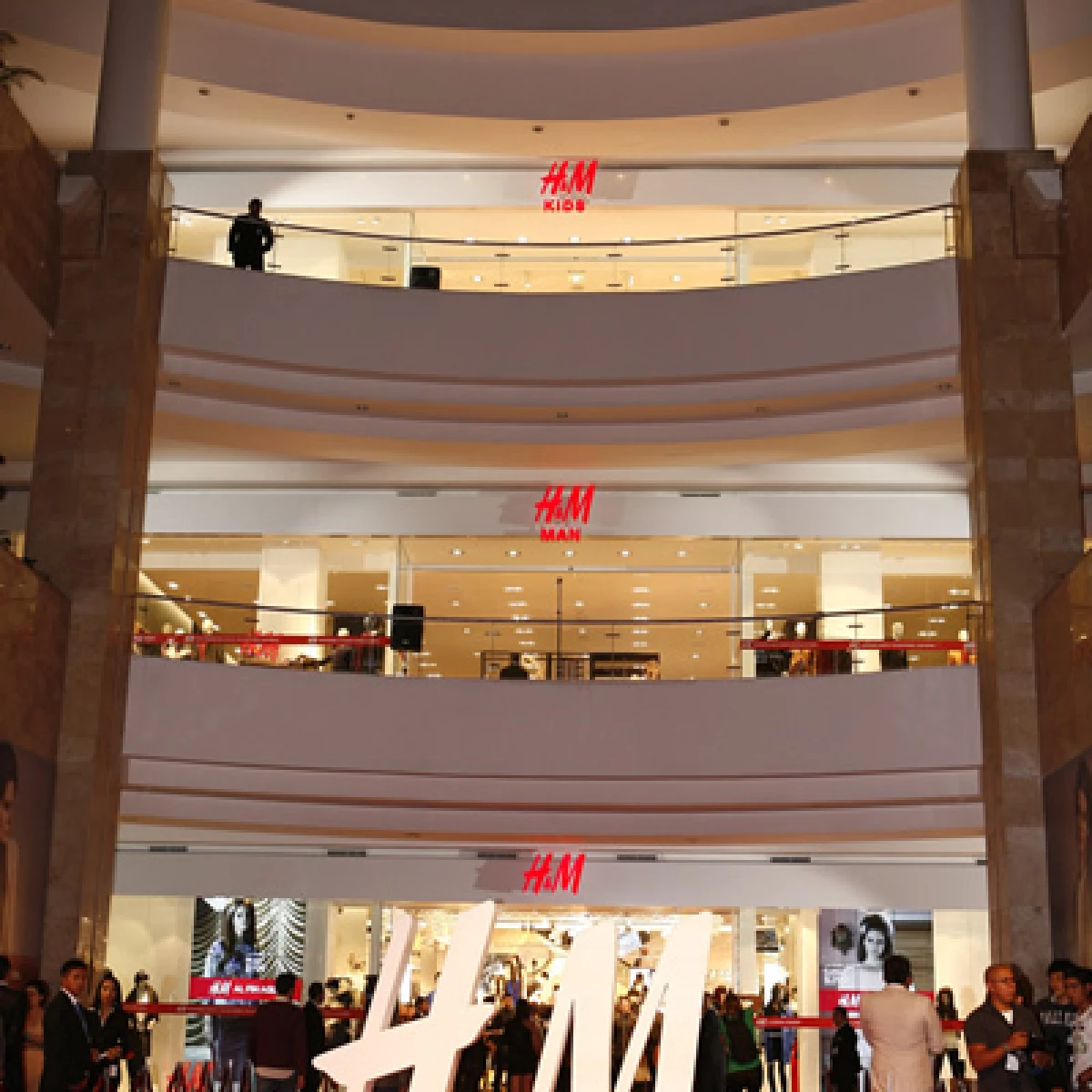 Famosos en la inauguración de H&M