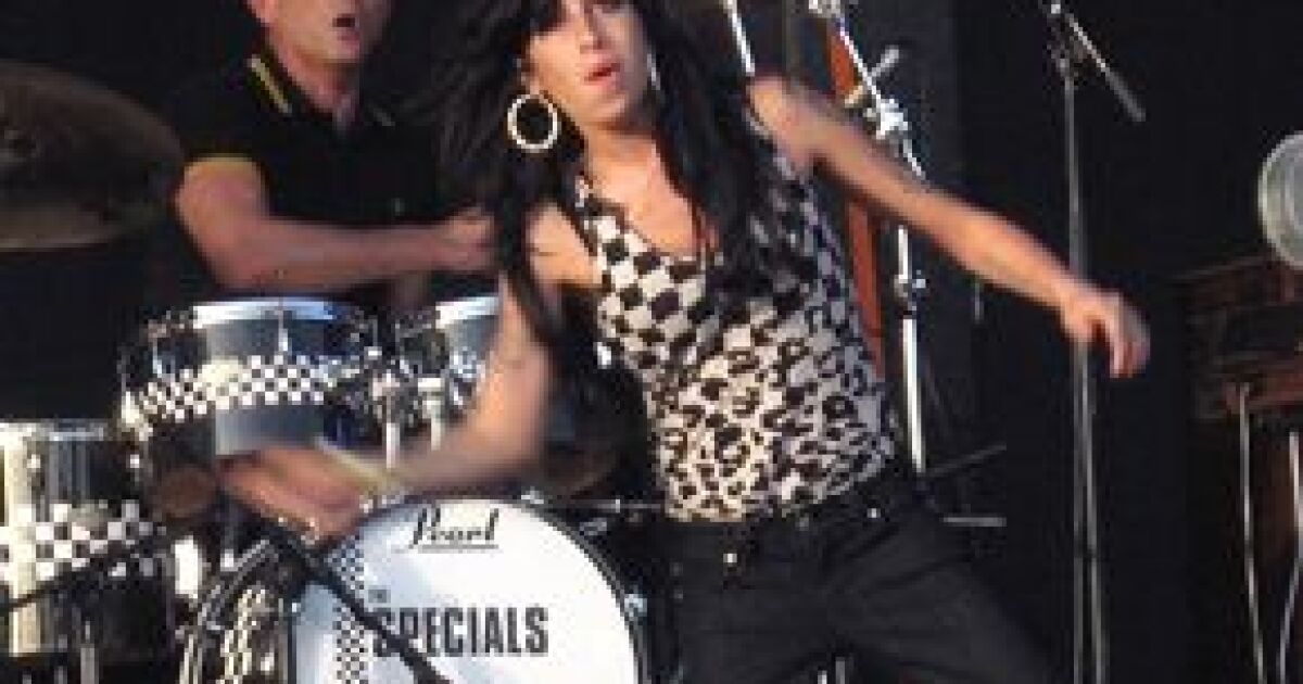 Amy Winehouse luce imagen más sana