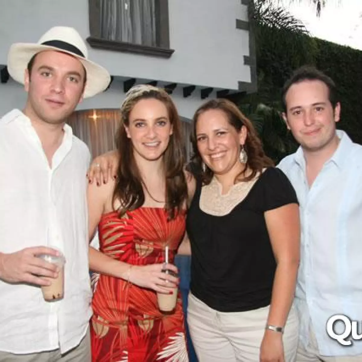 Ricardo y Alina Estrada bautizan a su hijo