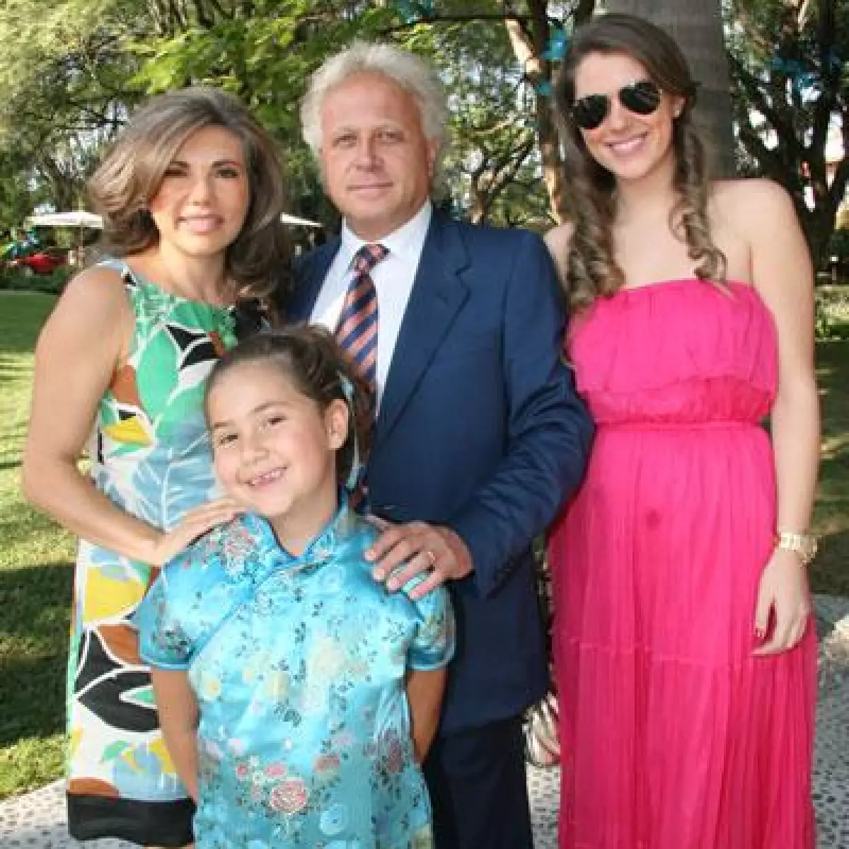 Ricardo y Alina Estrada bautizan a su hijo