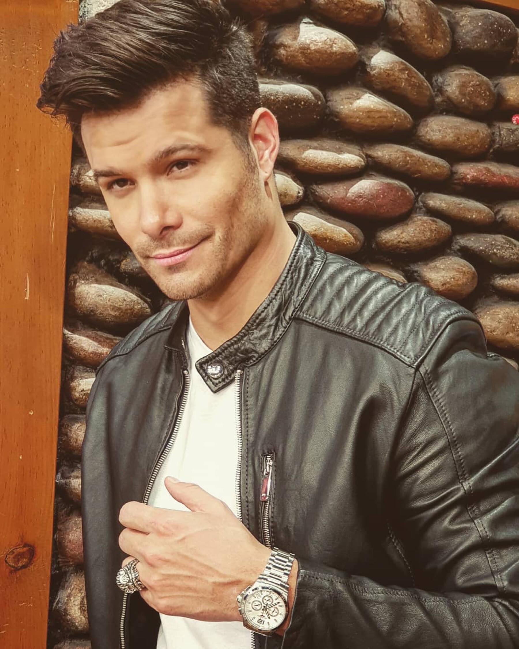 Brandon Peniche abandona la cuarentena y regresa a Venga la alegría