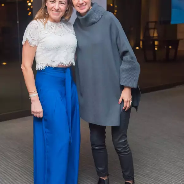 Claudia Ruiz Massieu y Valentina Ortiz Monasterio en el foto Moders