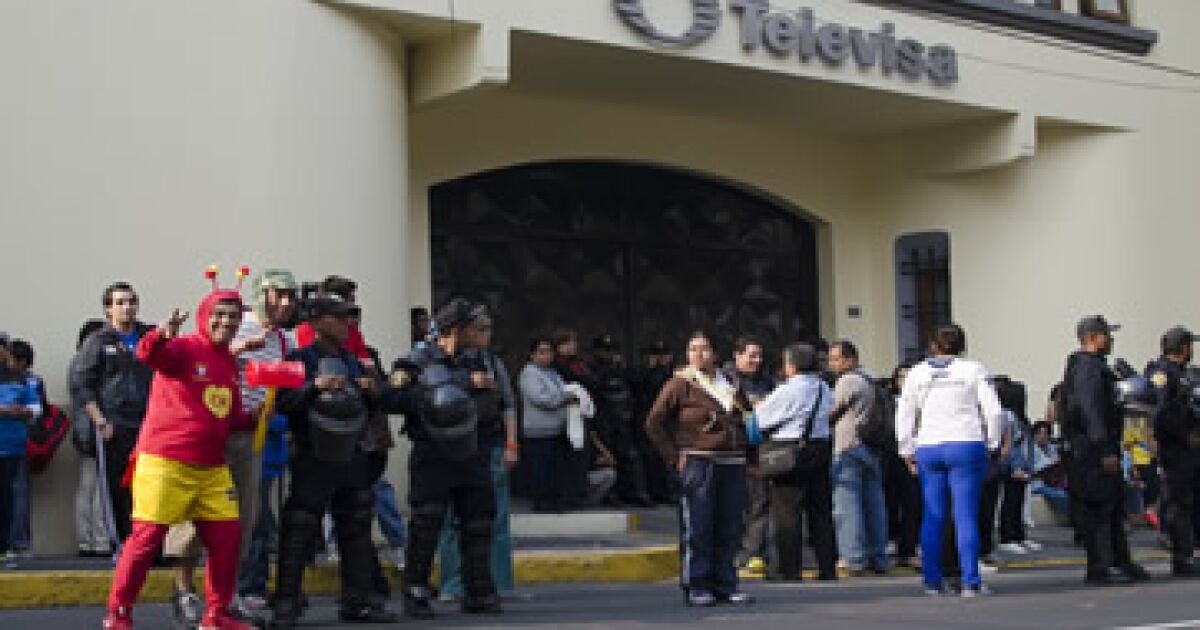 Televisa amplía dominio en TV de paga con Cablecom