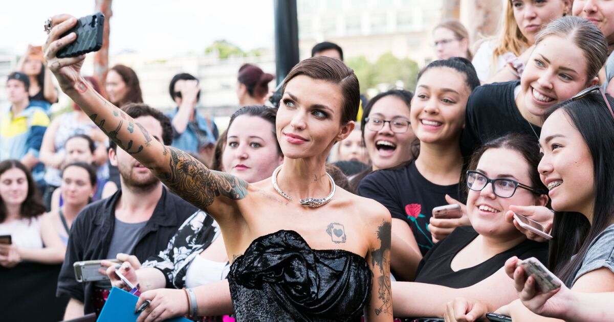 Ruby Rose muestra, muy orgullosa y segura de sí misma, su acné