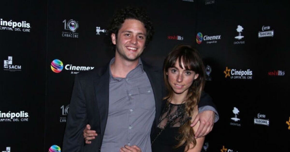 Christopher Uckermann presume nueva novia en los premios Canacine