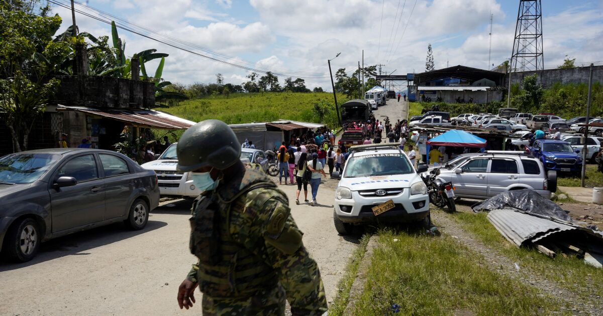 Un nuevo motín en una prisión de Ecuador deja por lo menos 43 muertos