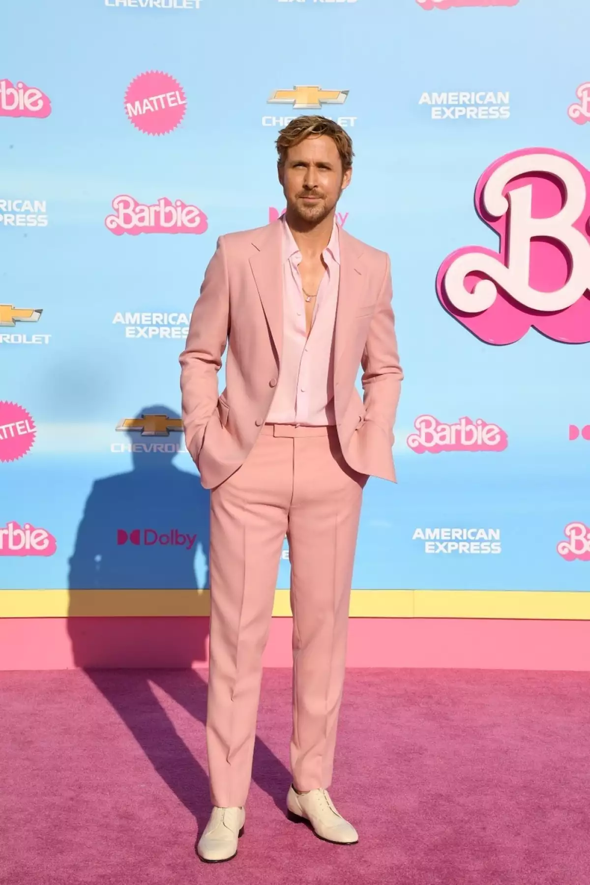 Ryan Gosling es la nueva inspiración para usar trajes color pastel ¡YA!