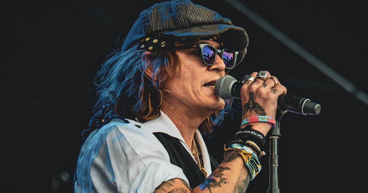 Johnny Depp se ve irreconocible tras quitarse barba y bigote después de ...