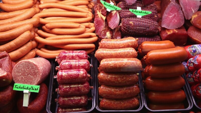 La carne procesada y la carne roja pueden causar cáncer, señala la OMS