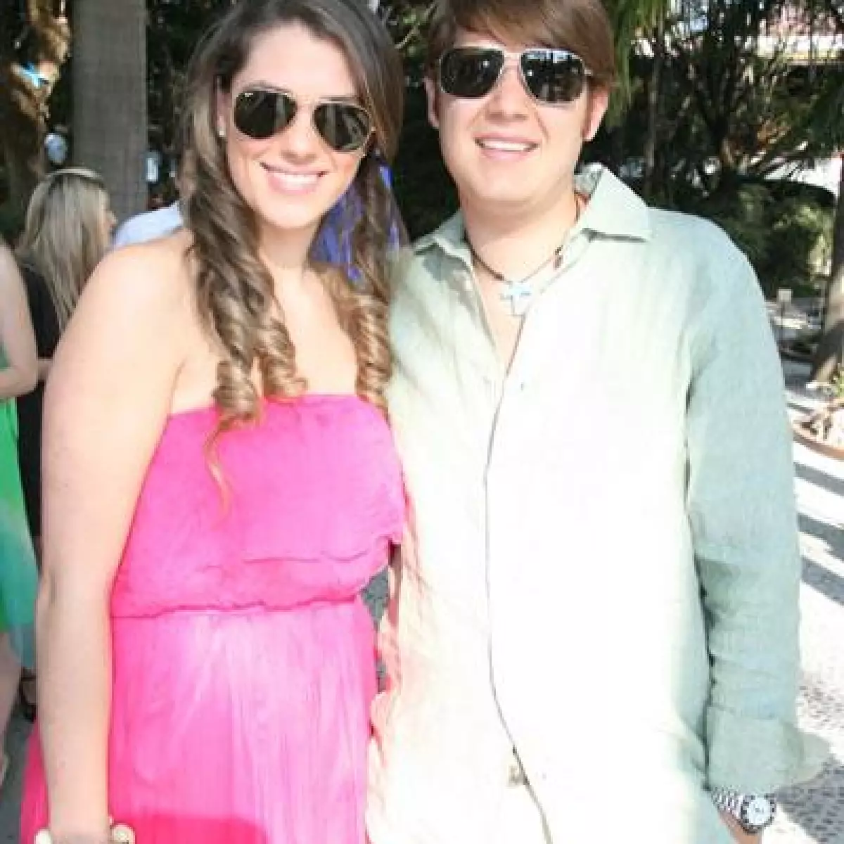 Ricardo y Alina Estrada bautizan a su hijo