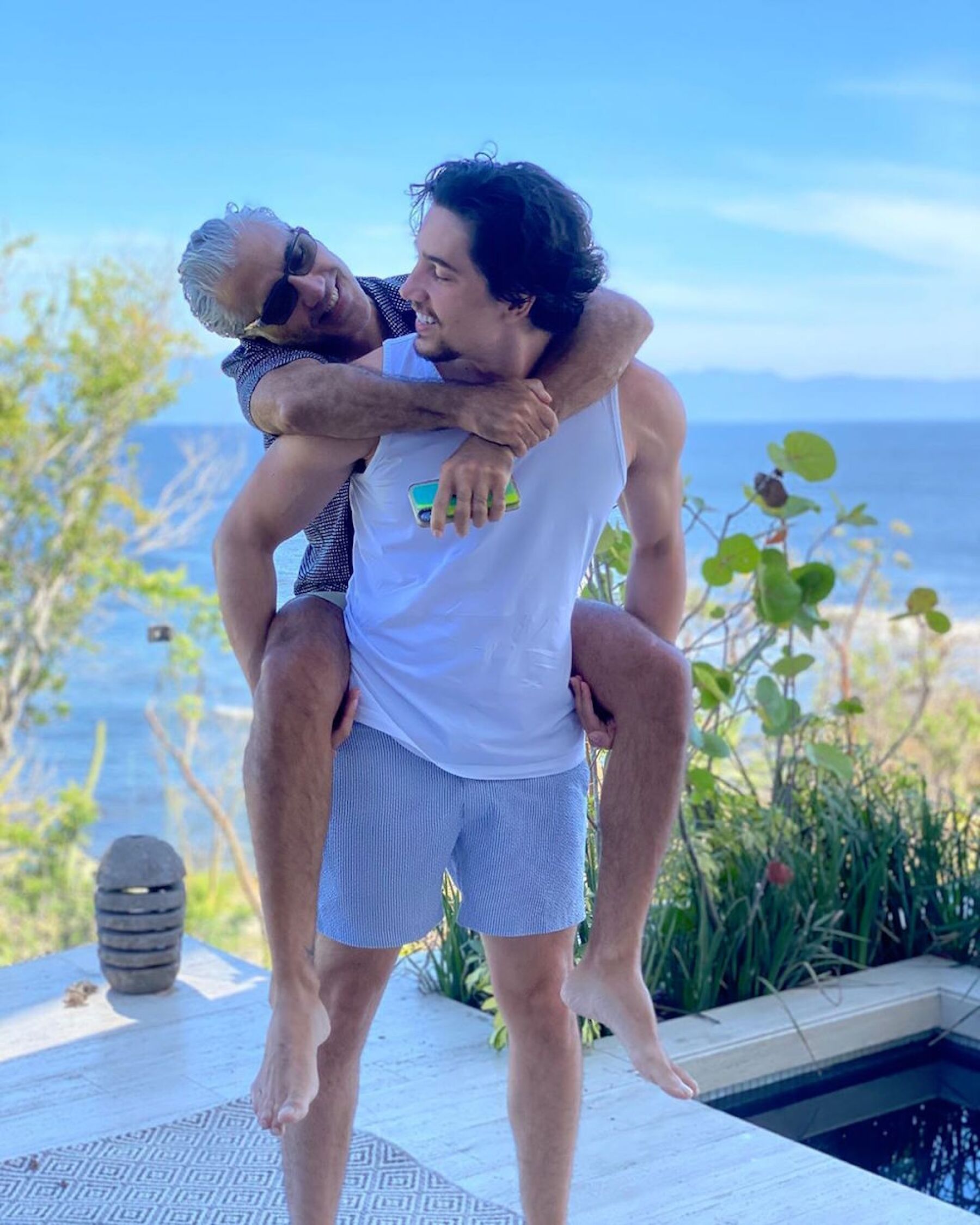 Alejandro Fernández y su hijo Alex se reconcilian en pleno encierro