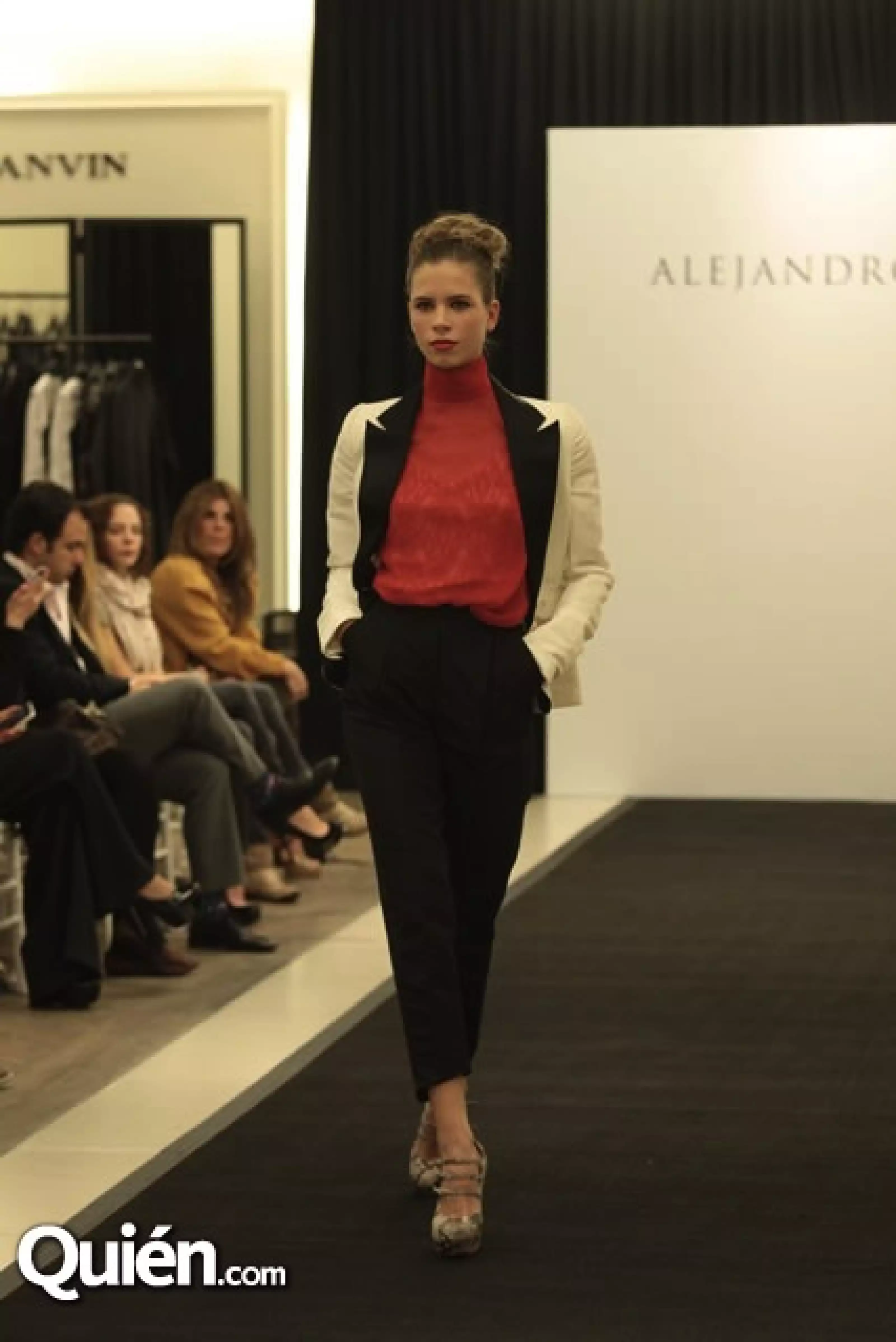 Alejandro Carlin presenta su nueva colección
