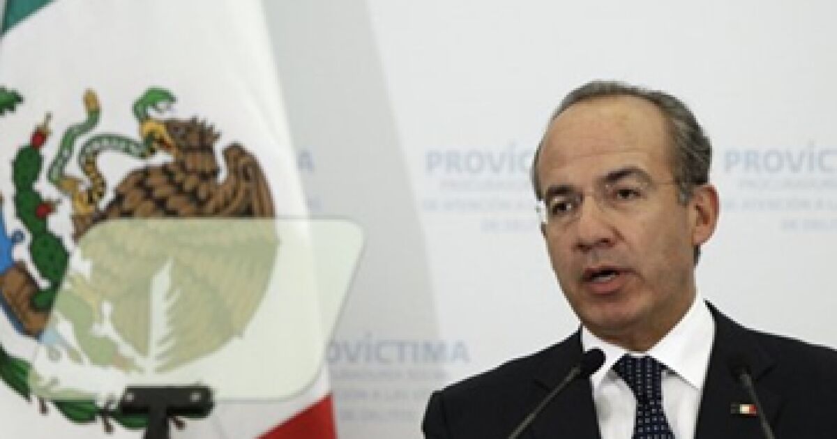 Calderón firma Ley de Contabilidad