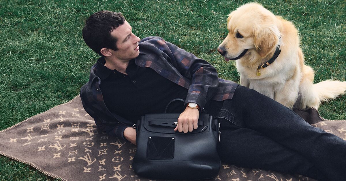 Louis Vuitton lanza su una colección para perritos con Callum Turner