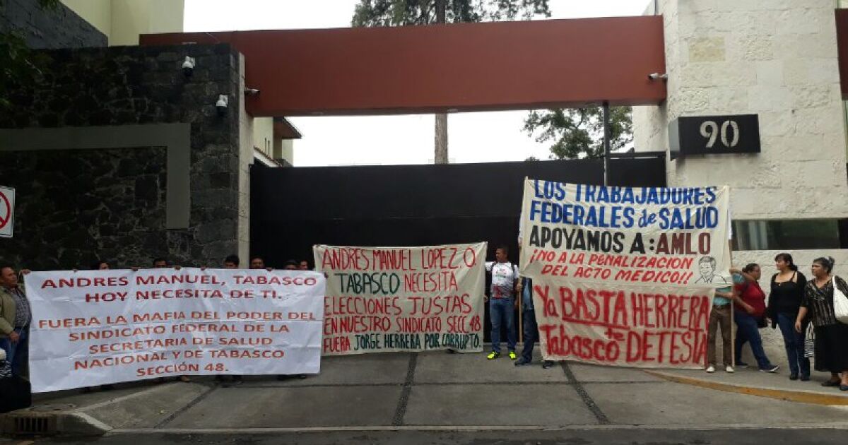 Una manifestación pro AMLO llega a las puertas de su casa