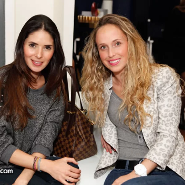 Daniela Magún y Angie Taddei en evento Esteé Lauder