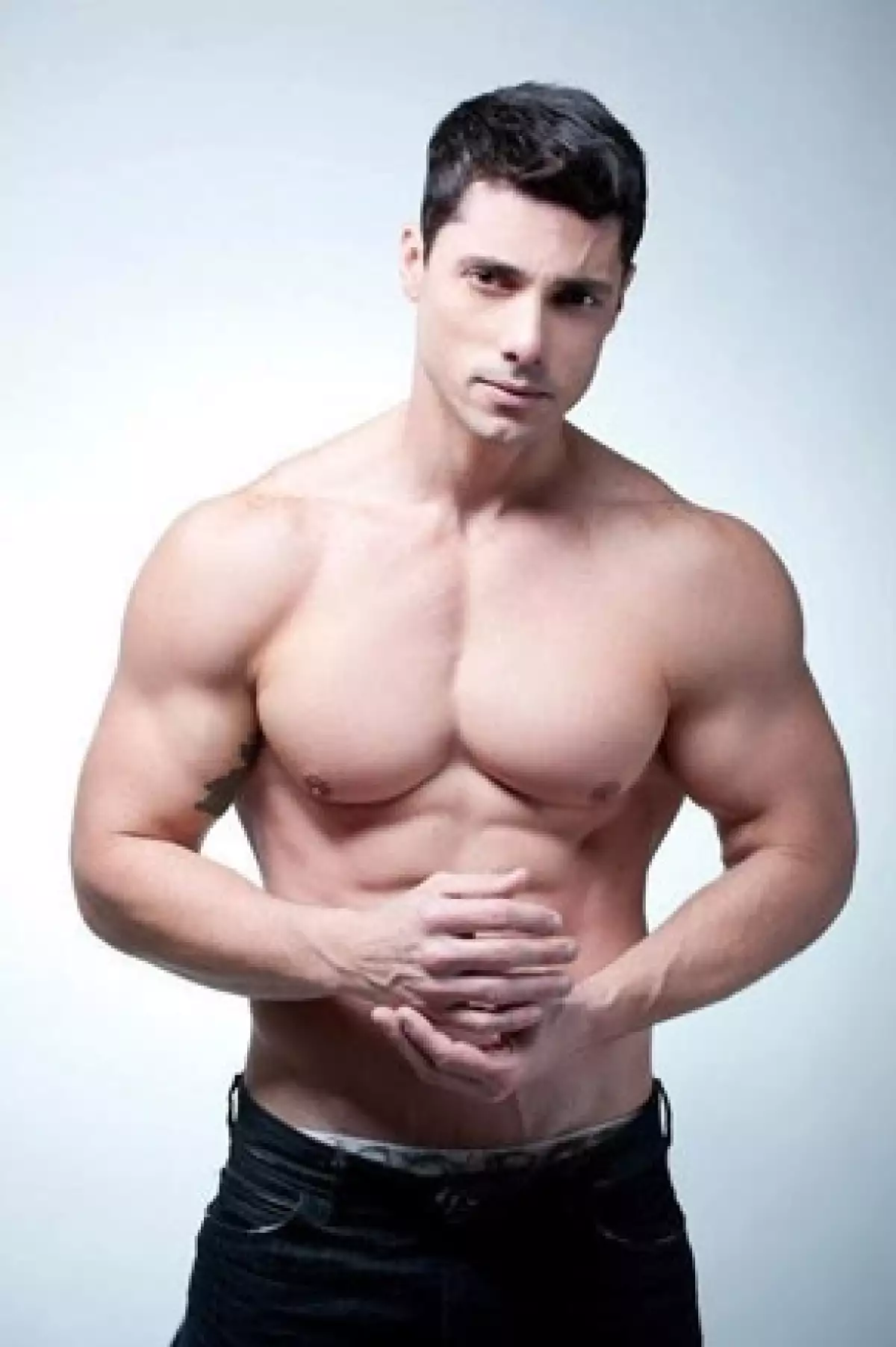 Jorge Alberti es trasladado de emergencia a un hospital