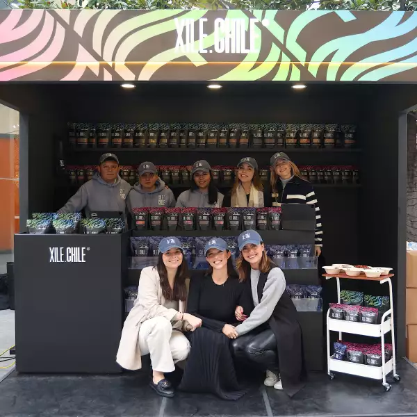 Eugenia Rodríguez y Vale Quintana en la Pop Up Store de Xile-Chile