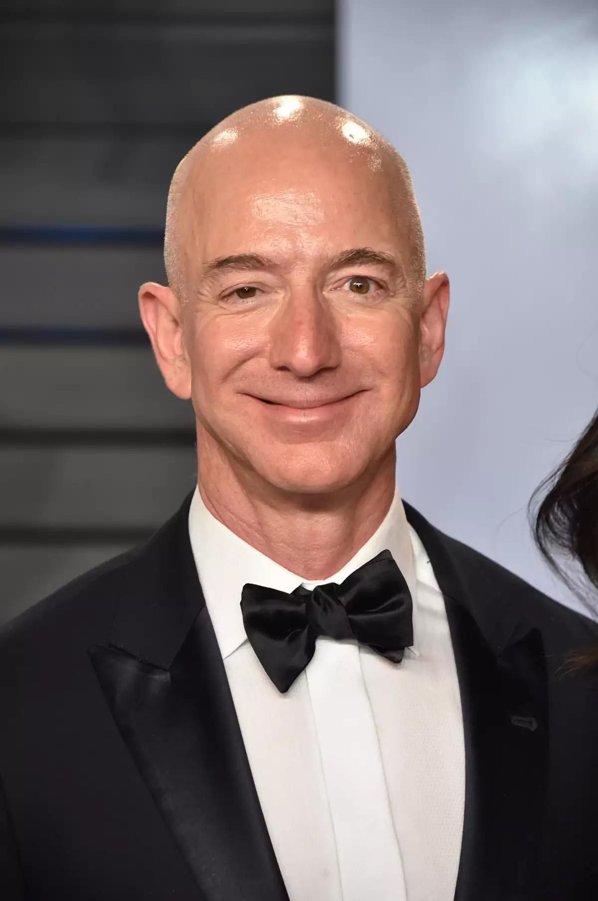 Jeff Bezos es el nuevo ‘jefe’ de James Bond y ya busca quién lo interprete