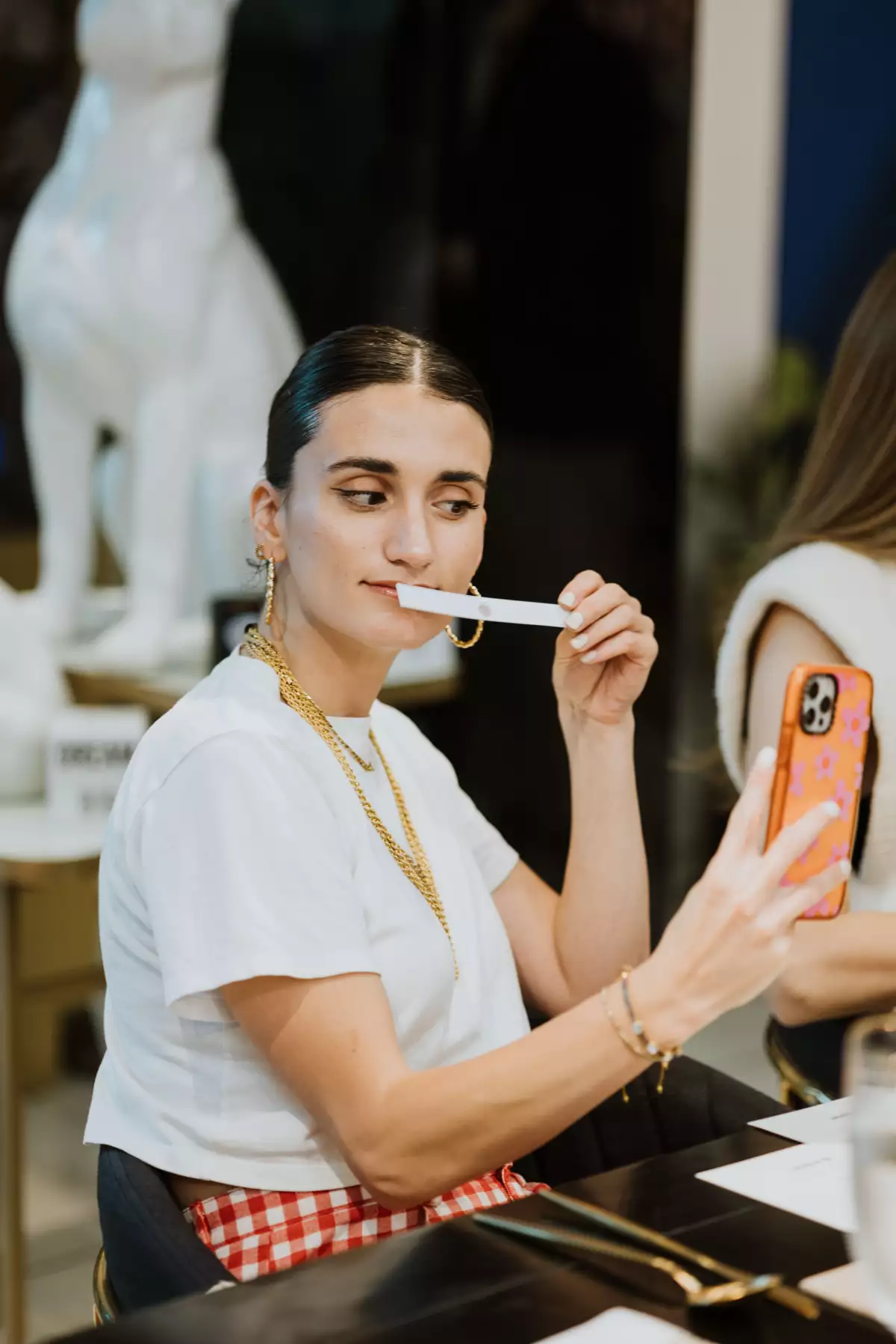 Roberto Rentería en una cata olfativa en Tijuana