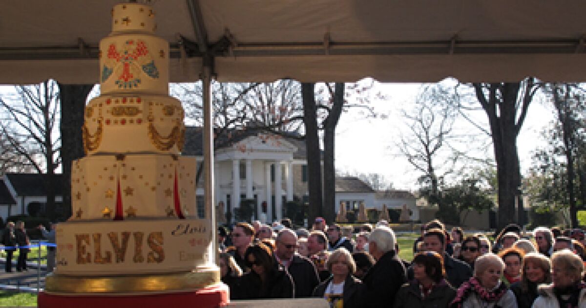 El Rey, celebrado por admiradores