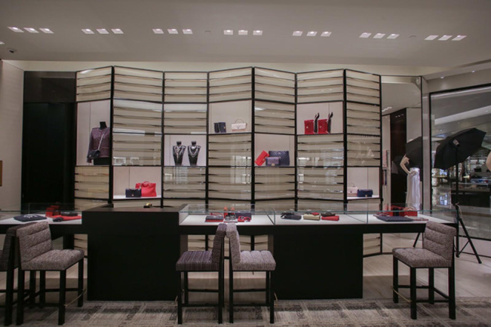 Grandes personalidades en la apertura de Chanel