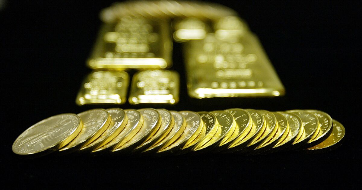La onza de oro supera los 1,300 dólares, su precio más alto en 15 meses