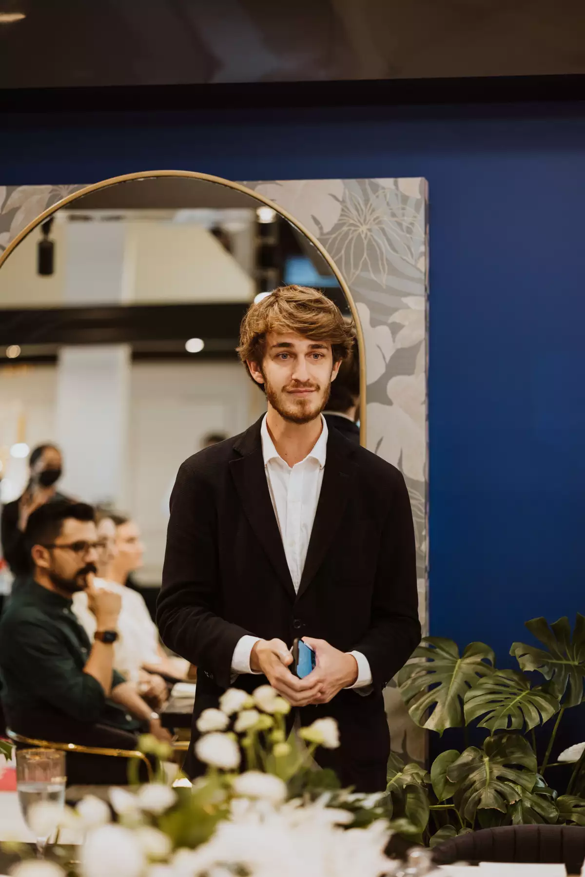 Roberto Rentería en una cata olfativa en Tijuana