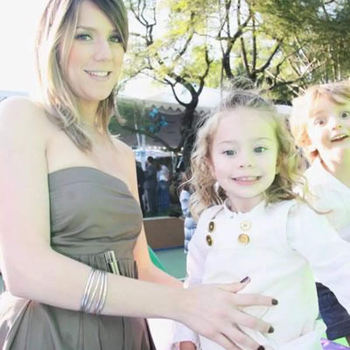 Ricardo y Alina Estrada bautizan a su hijo