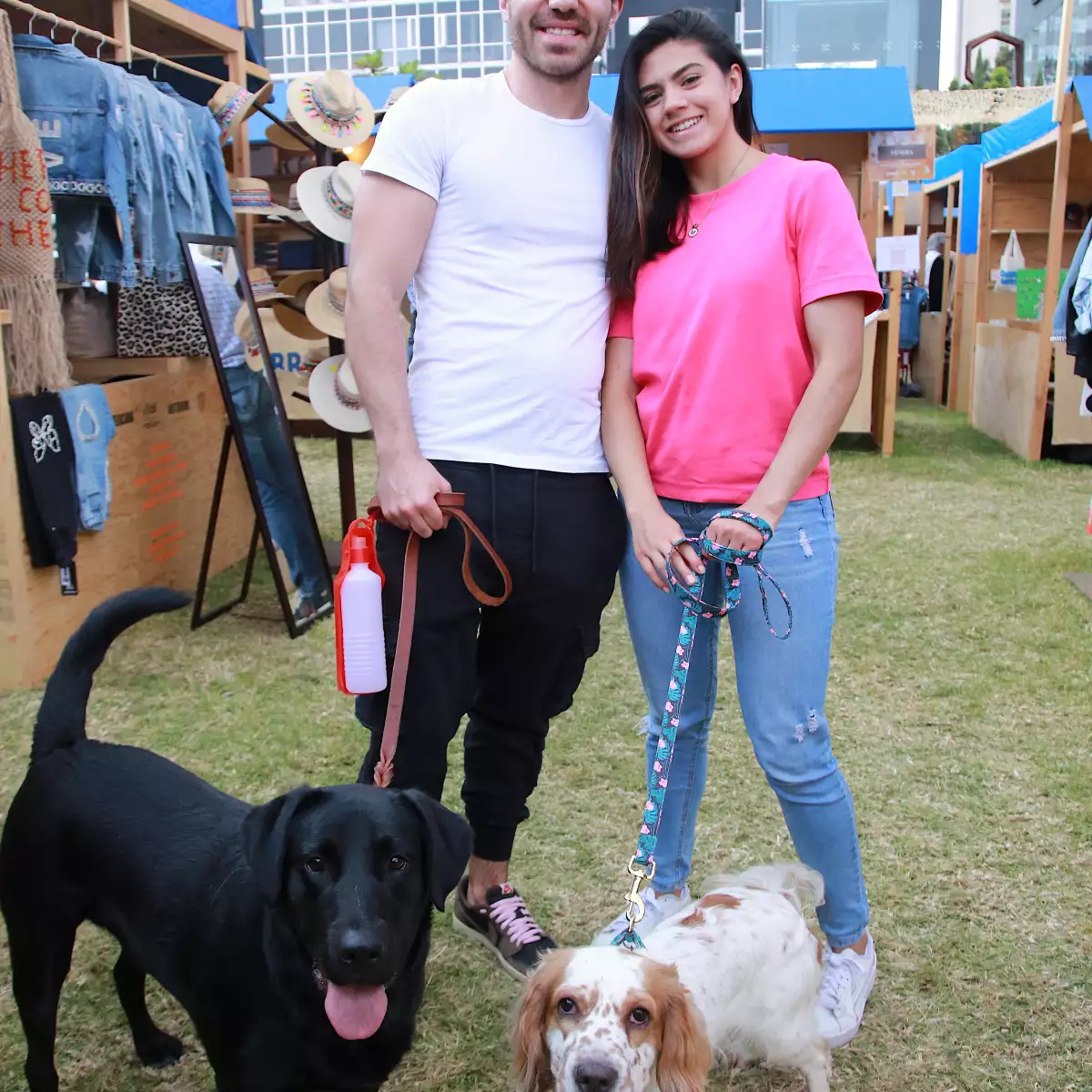 Evelyn Peralta y Julio Ayala en el bazar Hotbook de otoño