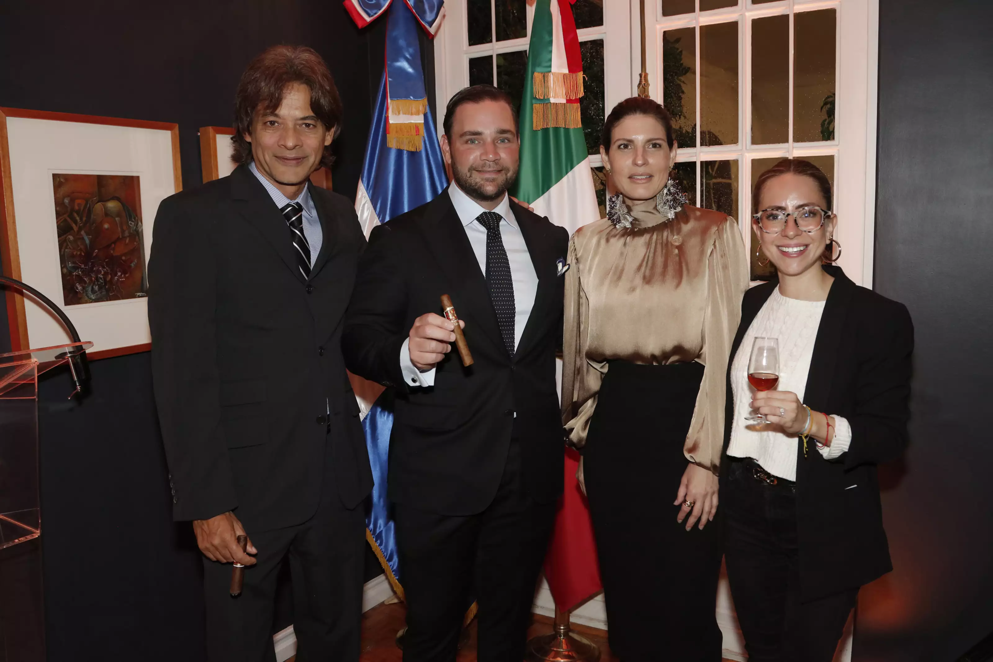 María Isabel Castillo organiza cena en la Embajada de la República ...