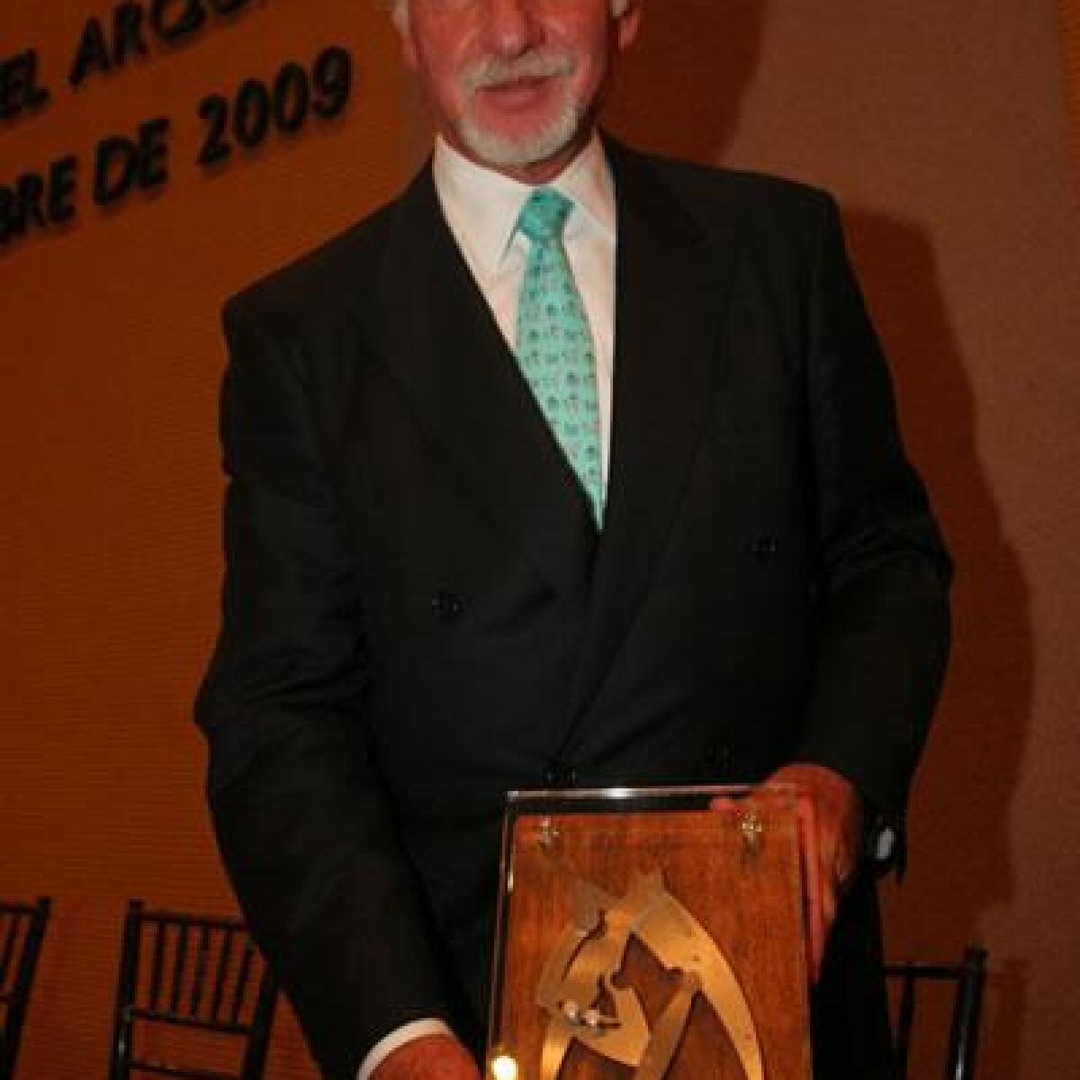 Fernando Romero recibe reconocimiento