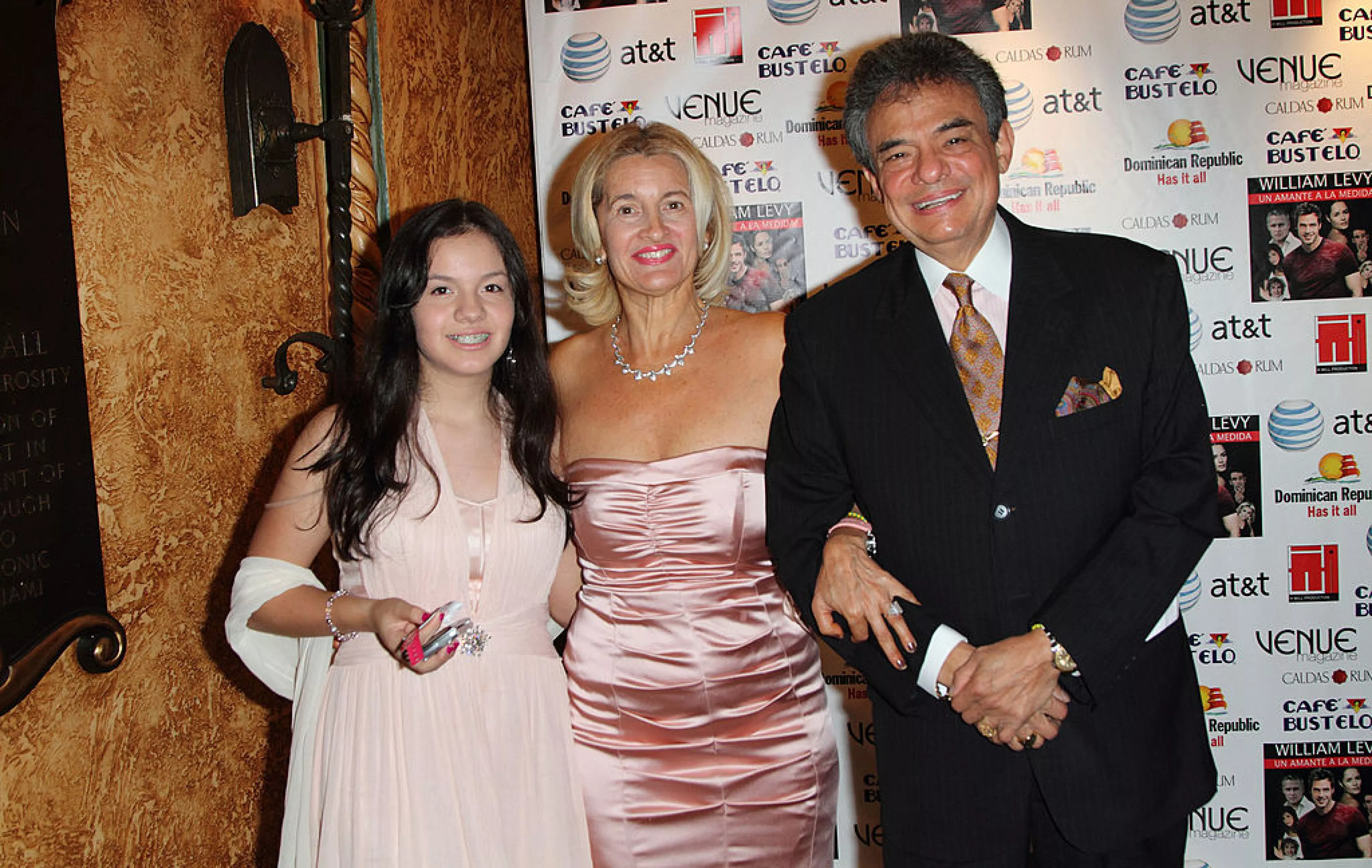 Así rehacen su vida Sara Salazar y Sarita tras la muerte de José José