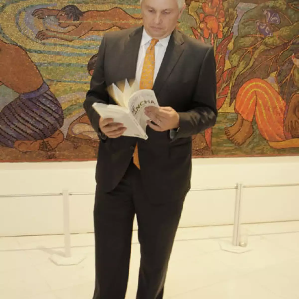 John Sutcliffe presenta libro