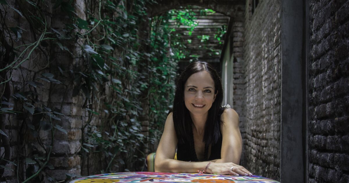 Nyra Troyce y su pasión por los textiles y colores