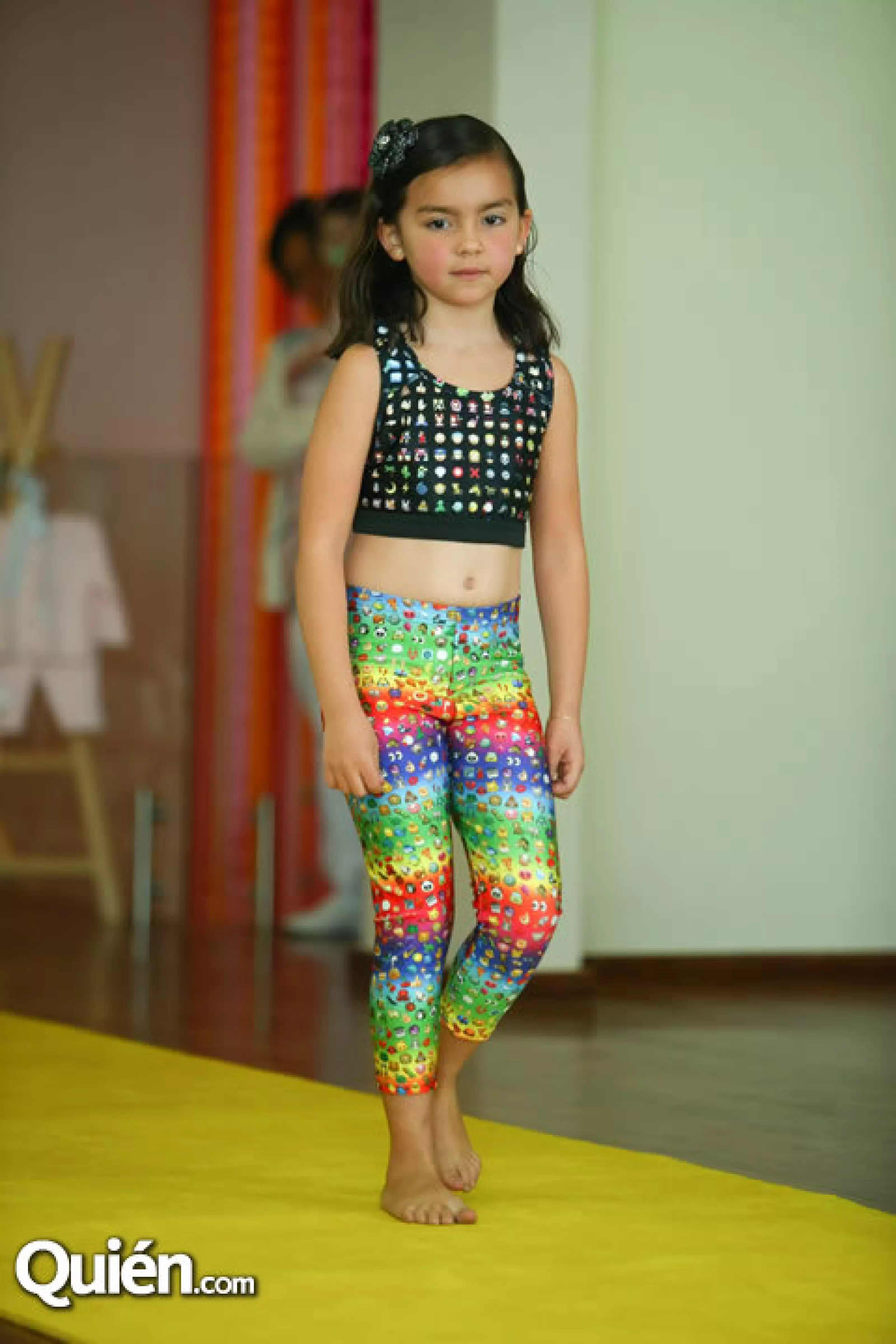 Pequeños modelos por un día en el fashion show Colibrí