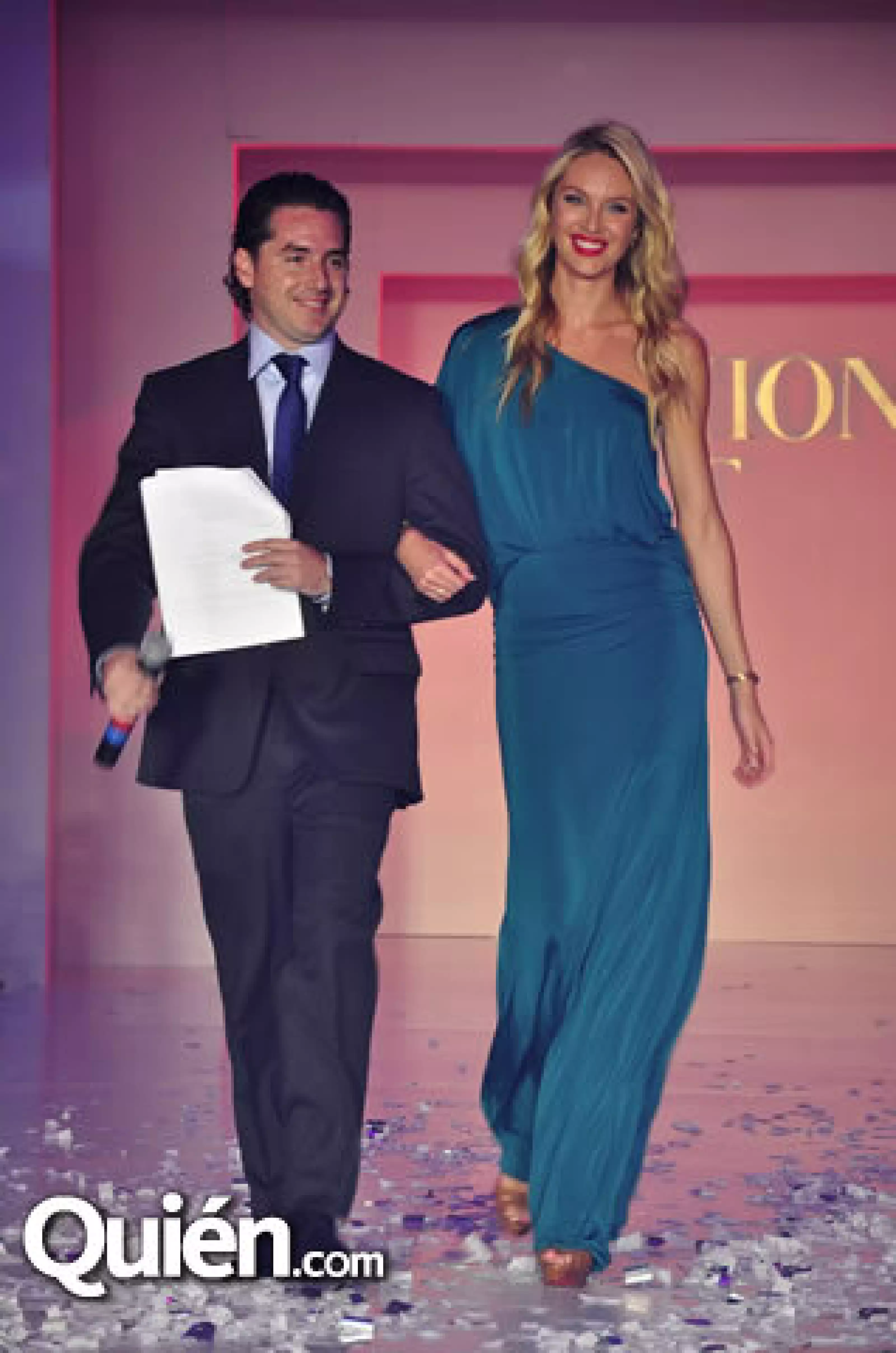 Candice Swanepoel de visita en Guadalajara