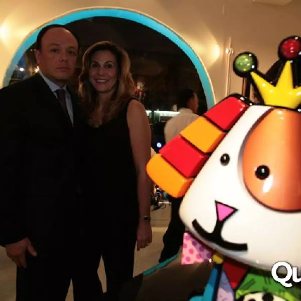 Marc y Renata Pariente en exposición de Romero Britto