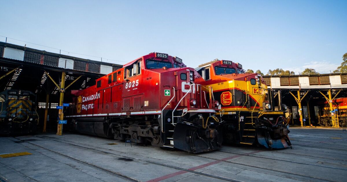 CPKC y el gobierno mexicano acuerdan hacer un proyecto para un tren de pasajeros de la CDMX a ...