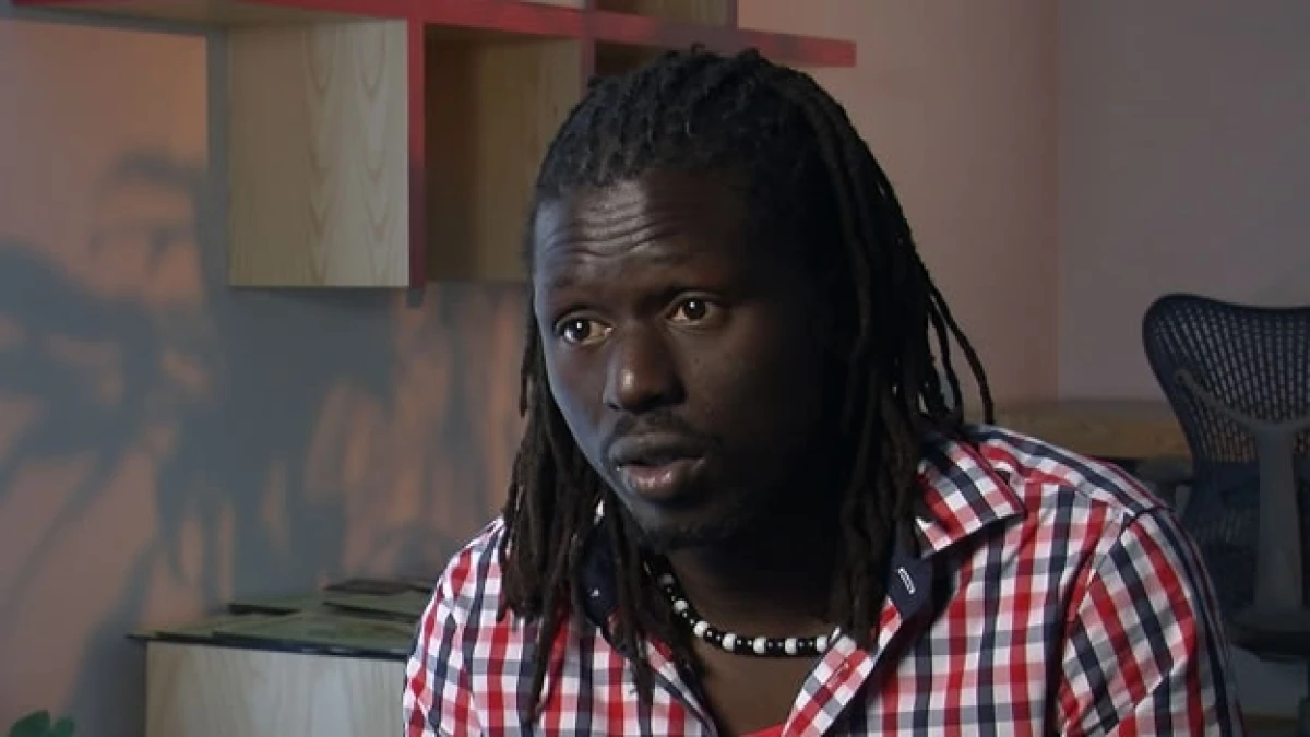 Emmanuel Jal, el rapero sudanés que promueve la paz por todo el mundo