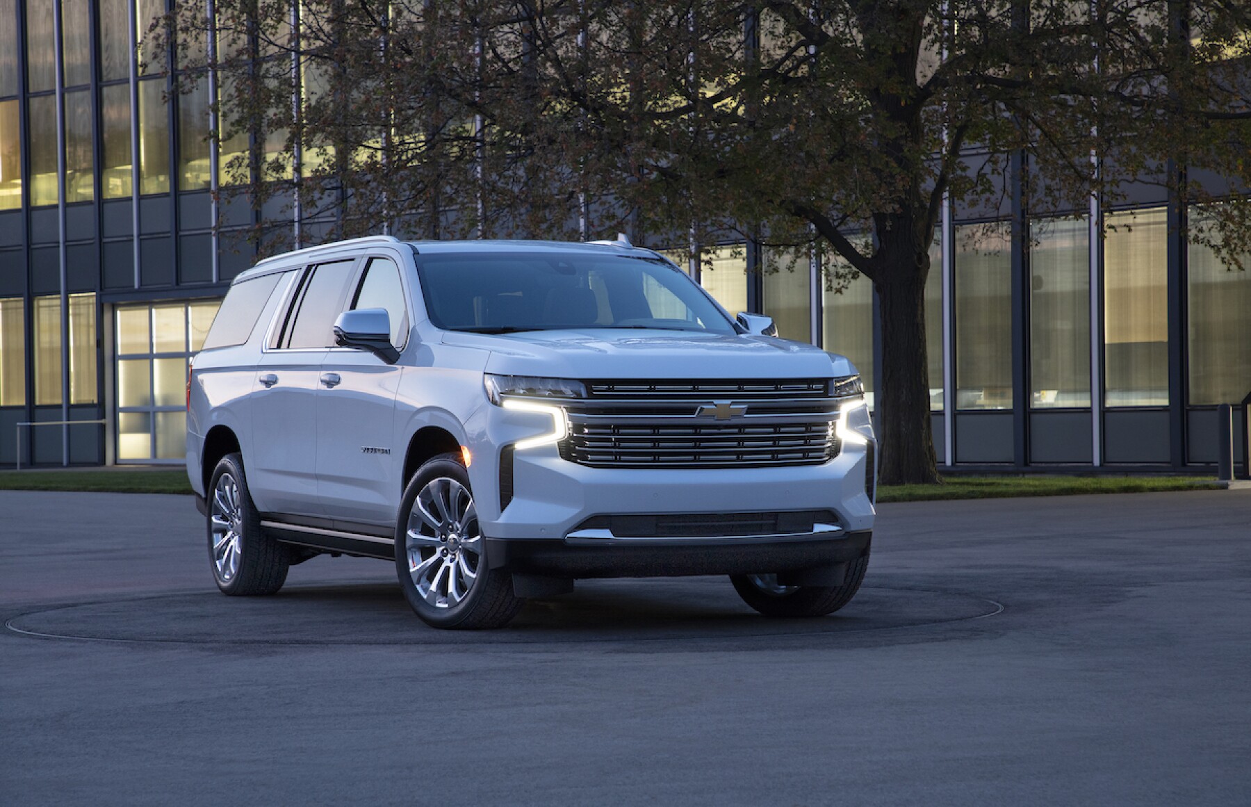 Chevrolet Suburban, la icónica SUV que quiere mantener el trono a sus ...