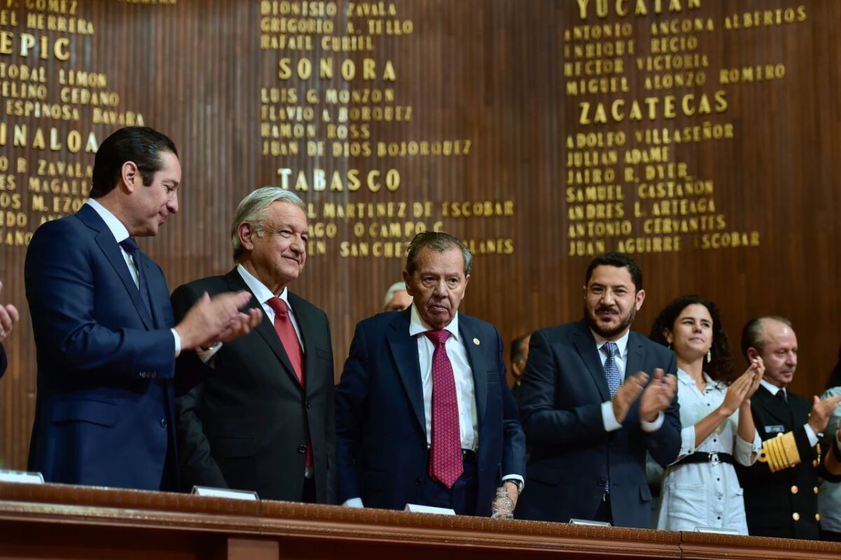 AMLO pide a diputados formar cuadros para que siga la “cuarta ...
