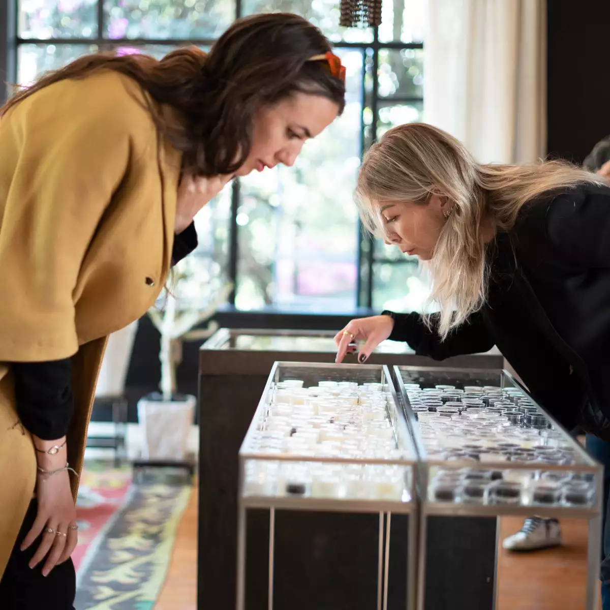 Danny Yerna y María Tash, el dúo dinámico organiza piercing party