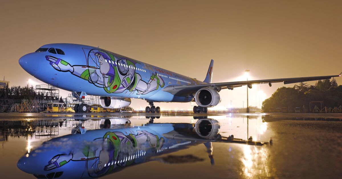 Disney Pixar diseña su primer avión temático de 'Toy Story'